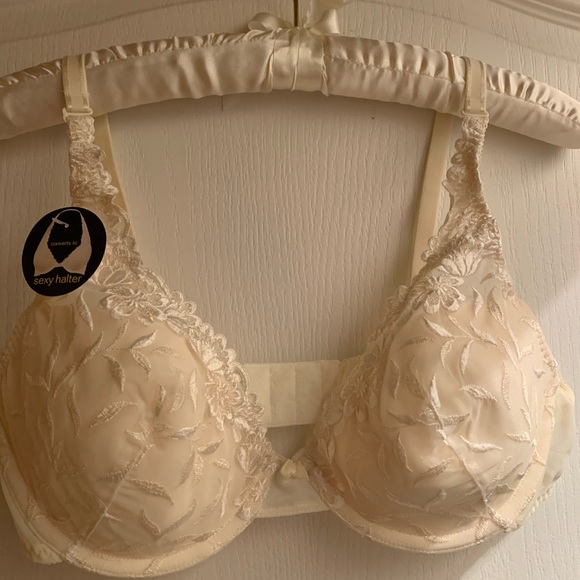 Wonderbra | Intimates & Sleepwear | Nwt Wonderbra 38c Elegant Cream ...